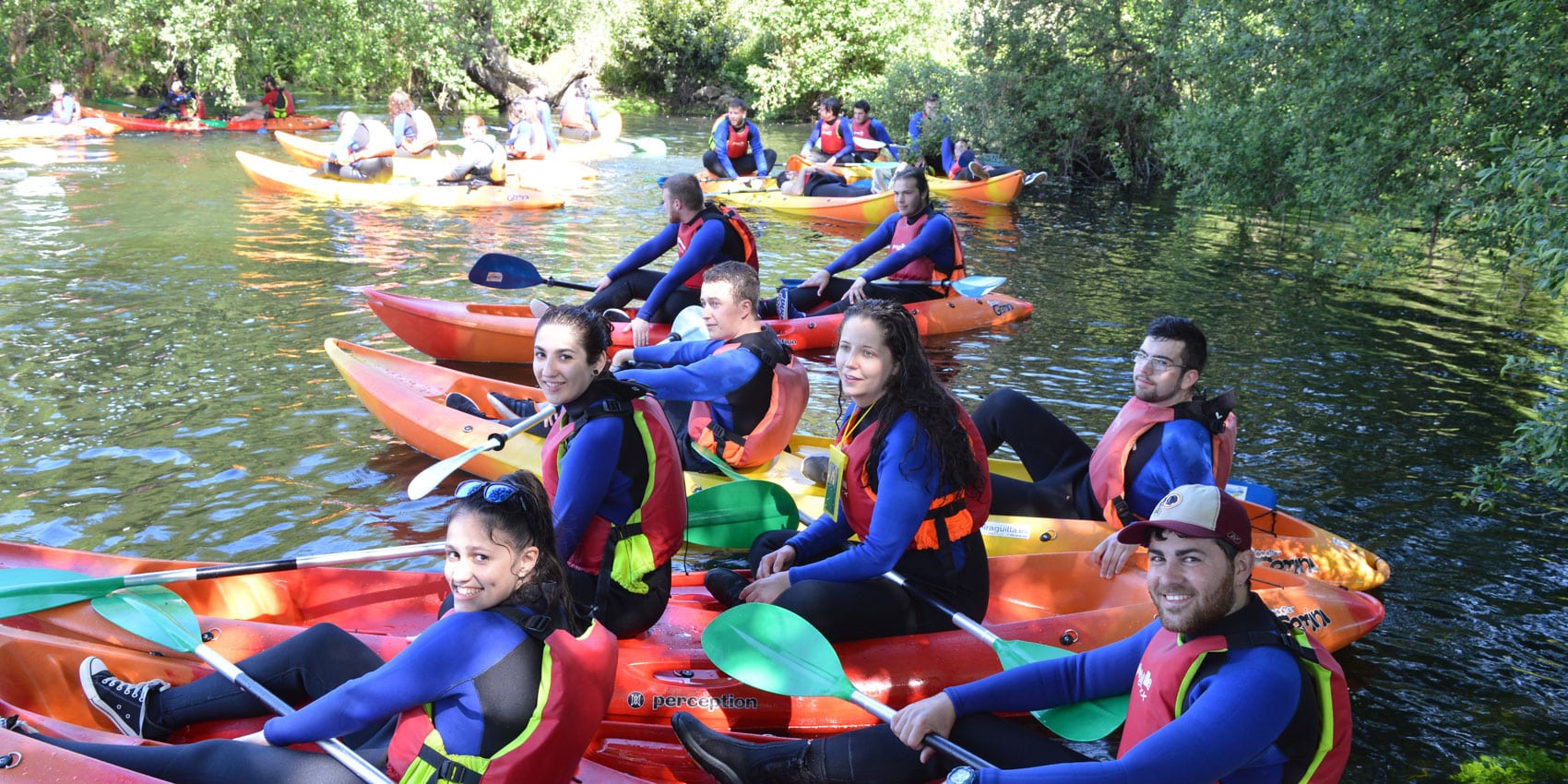 Descenso río Umia en kayak para escolares - Piragüilla | Kayak, piragua ...