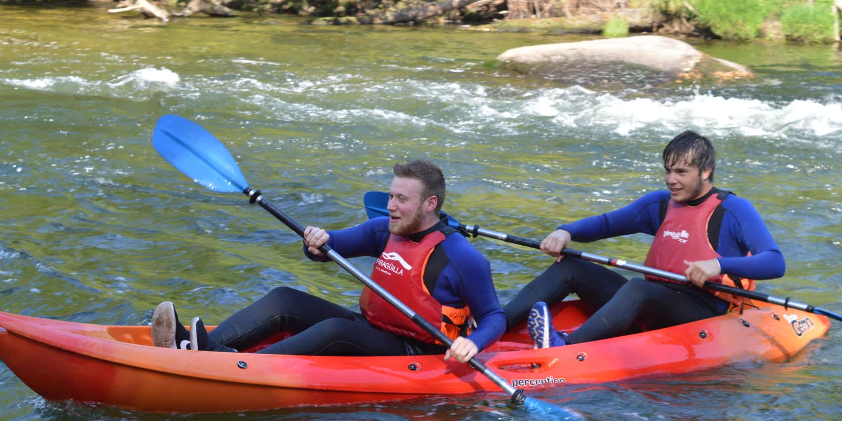Descenso río Umia en kayak para escolares - Piragüilla | Kayak, piragua ...